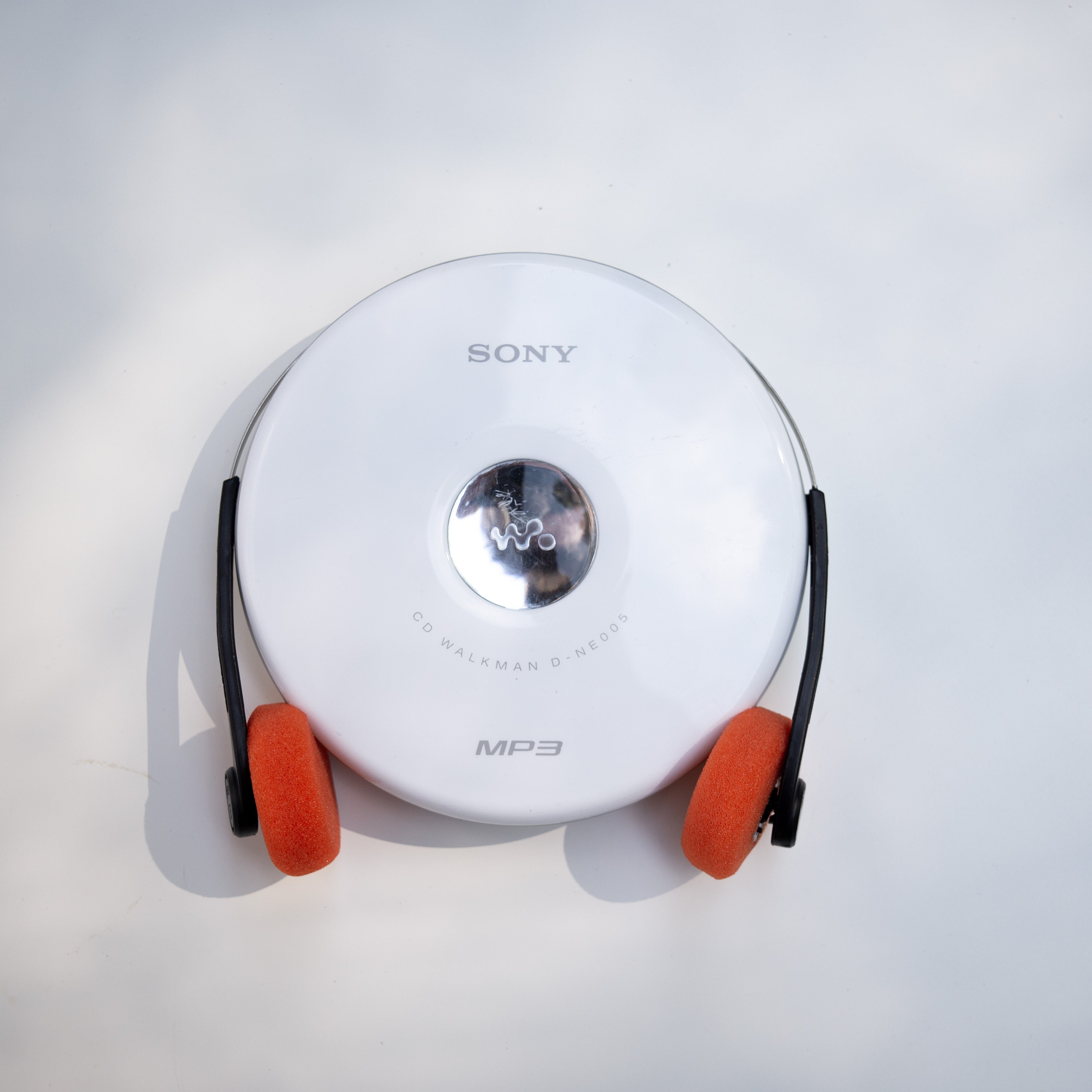 Sony Walkman D-NE005 Portable CD Player – High Fidelity Vinyl